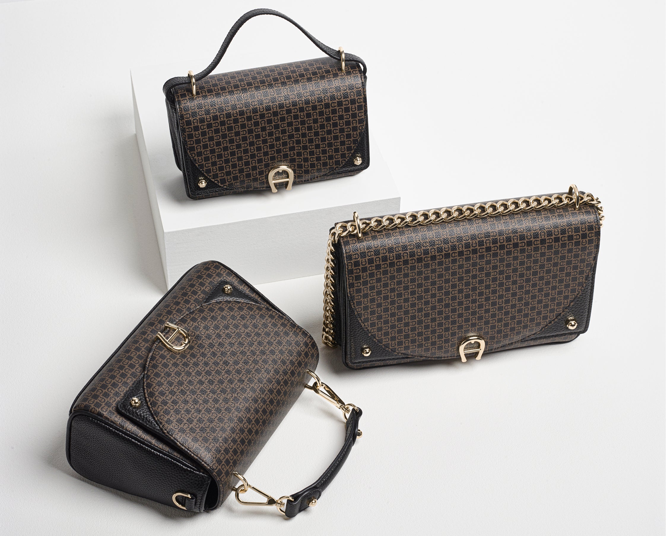 THE DADINO STORY: The new AIGNER signature print – Etienne AIGNER